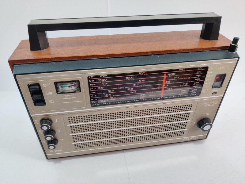 Vintage Soviet Radio - Kringwinkel